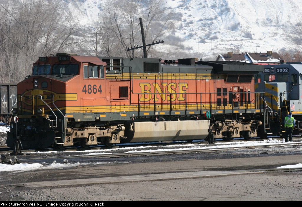 BNSF 4864